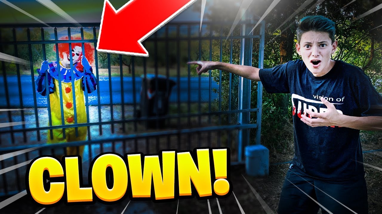 IL CLOWN È ENTRATO IN CASA DI NOTTE! 😨 VILLA degli YOUTUBERS - YouTube