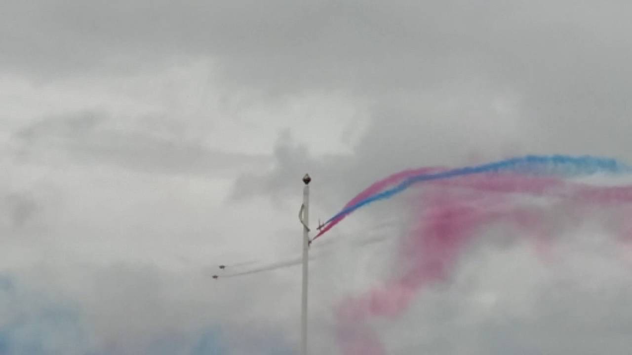Red Arrows Corkscrew Bournemouth 2016 - YouTube