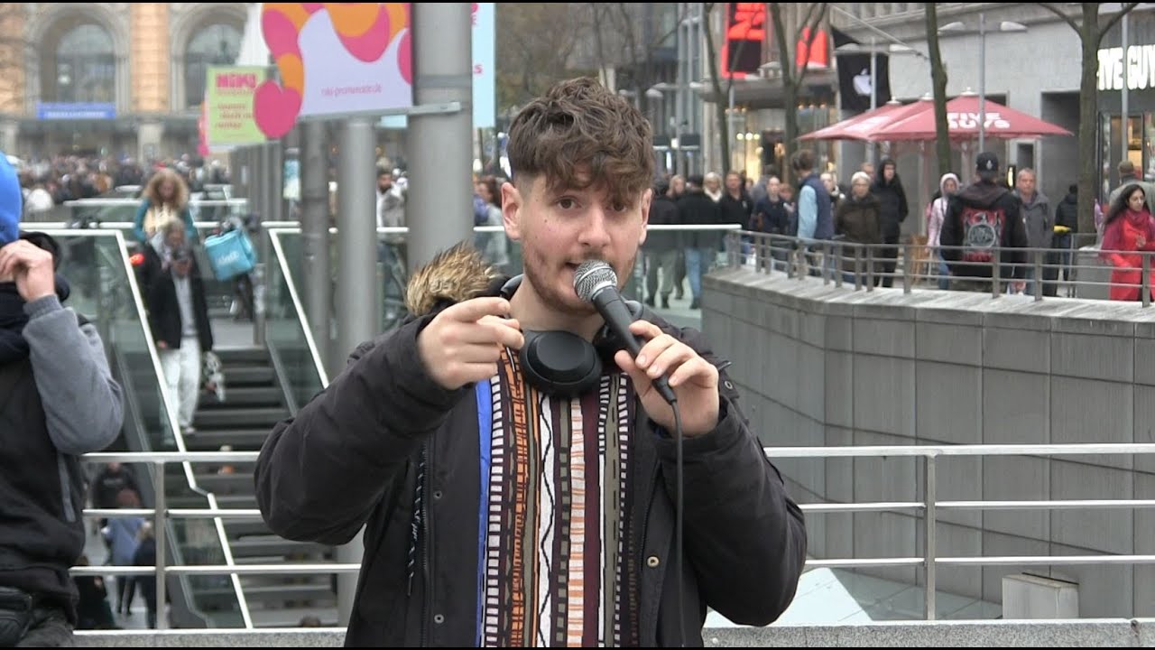 K.L.A.U.S. Rapper - Freestyle - Rap (2) / LIVE am Kröpcke in Hannover 1 ...