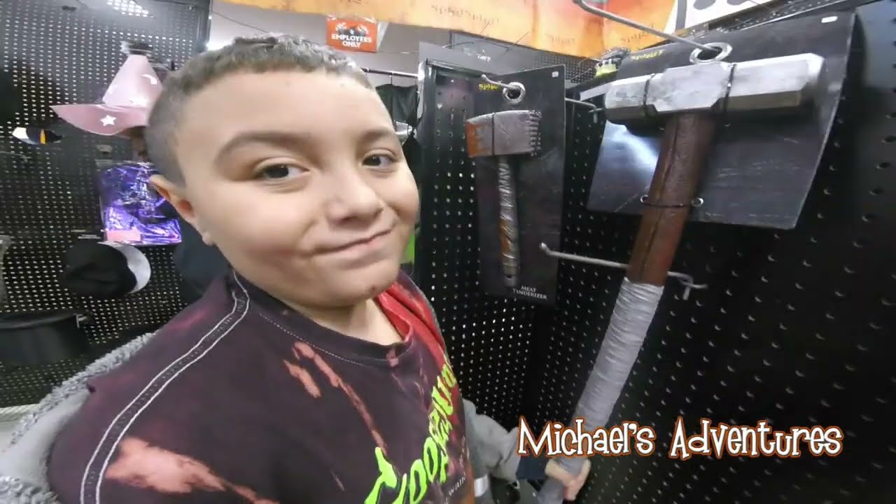 Spirit Halloween - YouTube