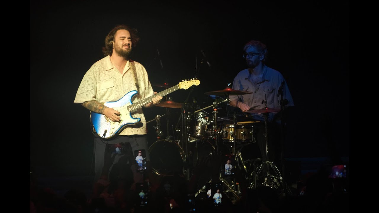 Fiji Blue - "Butterflies" LIVE in Manila (Asia Tour 2022) - YouTube