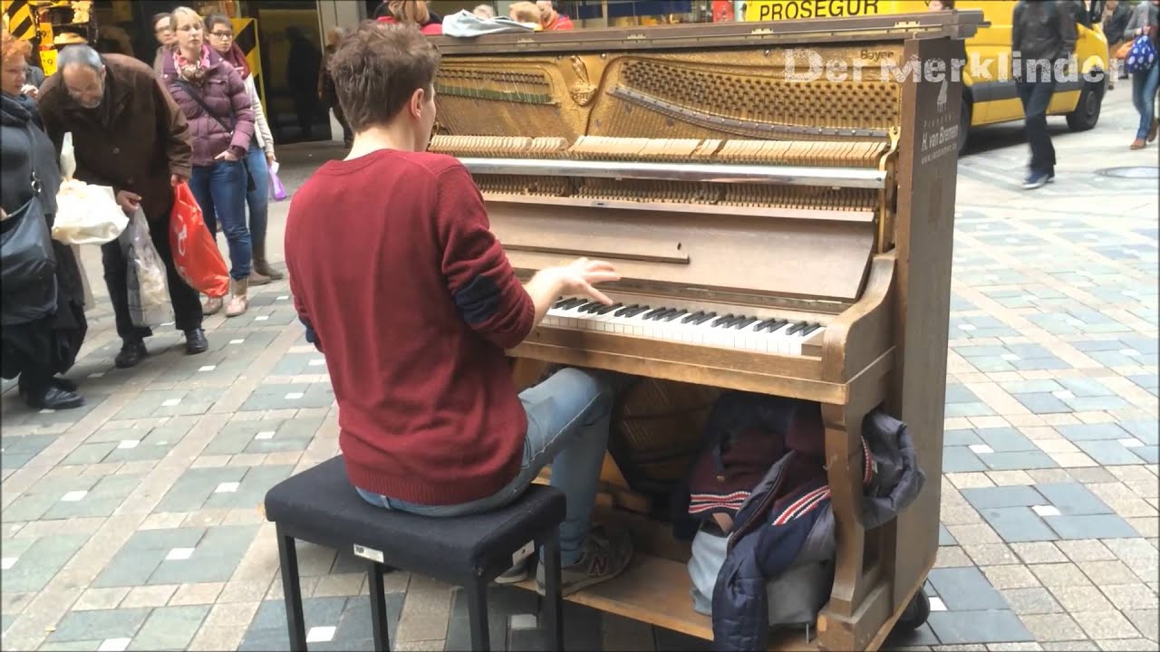 City Piano - Dortmund (Malte Reckendrees) - YouTube