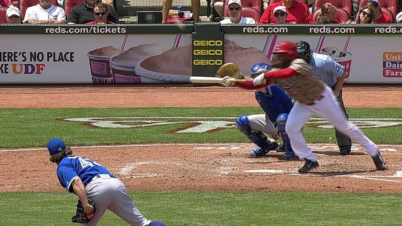 TOR@CIN: Cueto hustles to first base on a drag bunt - YouTube