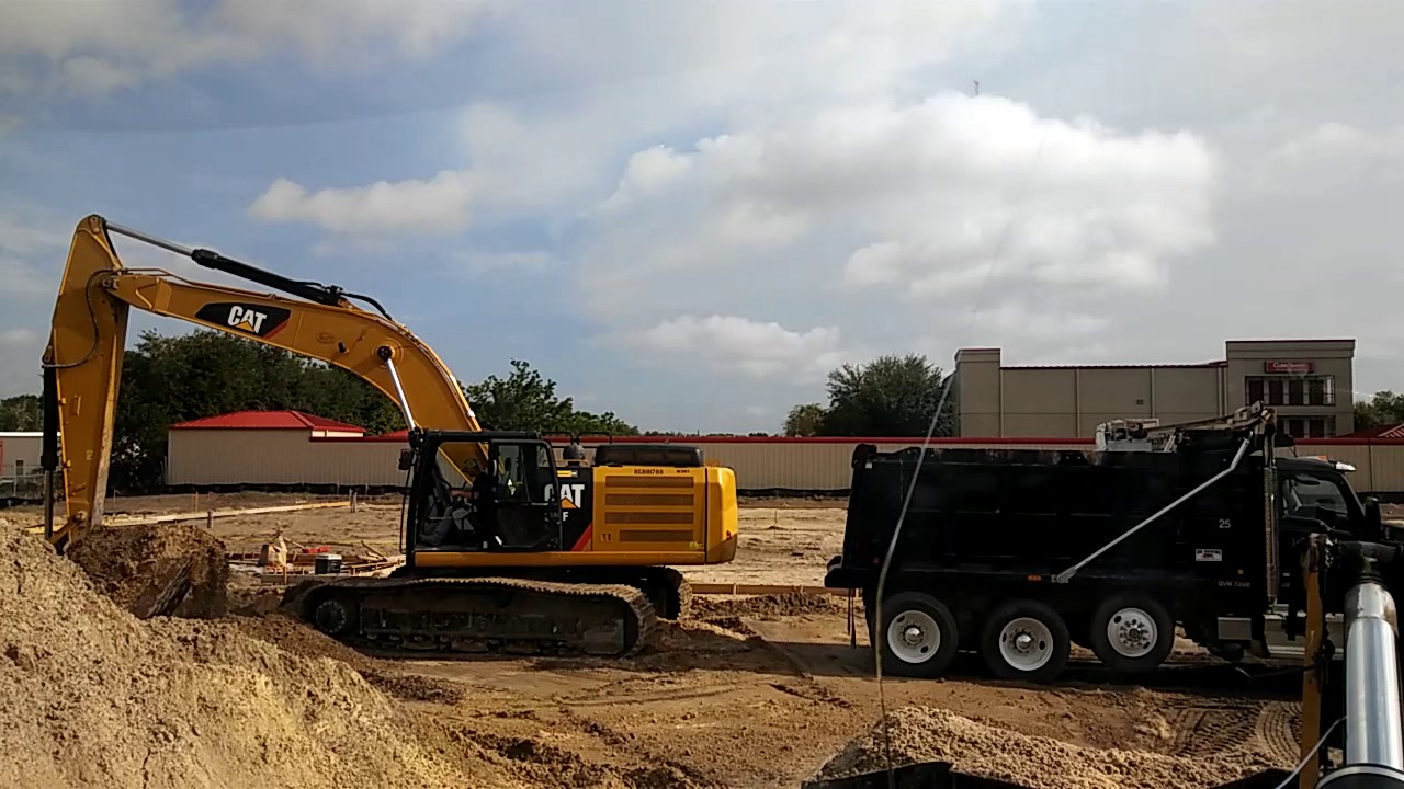 Cat 336 loading trucks. - YouTube