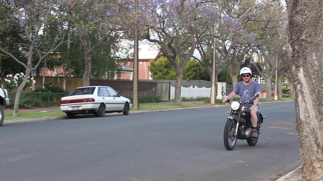 Royal Enfield Bullet 500 2000 model in Adelaide - YouTube