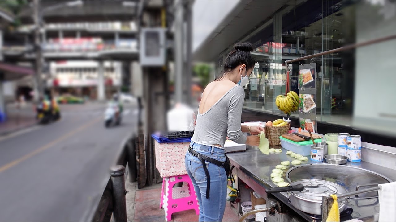 Bulk orders on New Year's Eve! with diligent Roti lady she still works ...