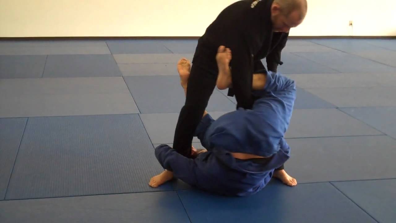 How To Use A Leg Lasso To Sweep or Take The Back In BJJ (Lasso Guard ...