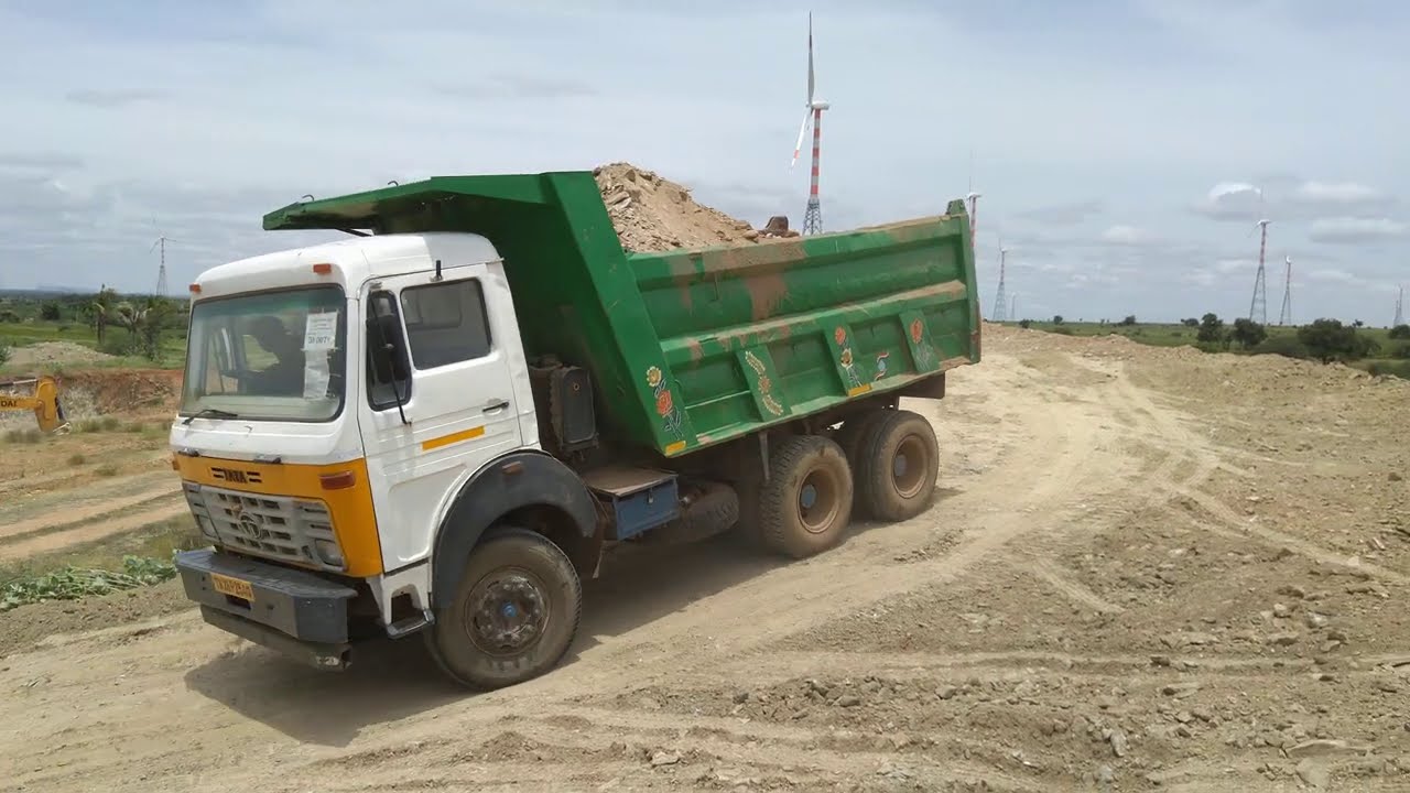 Hyundai excavator working for TATA tripper| Tractor Videos|Handri-Neeva ...