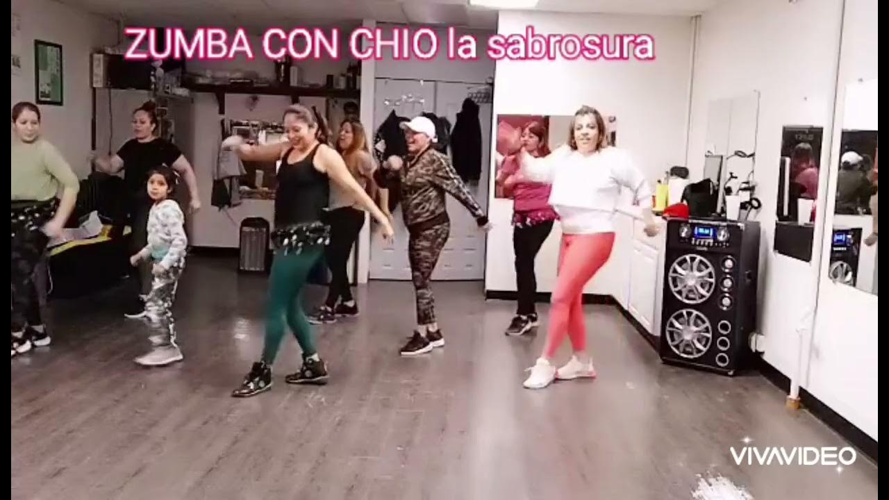 LA CHICA JUCHICHI FUMANCHEROS ZUMBA CON CHIO la sabrosura - YouTube