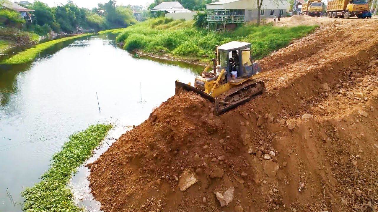 Amazing New Building Temporary Dam to Restore The Canal - YouTube
