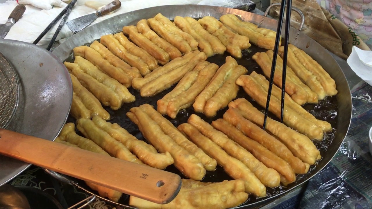 FOOD OF HK: Chinese fried bread stick (油炸鬼) - YouTube