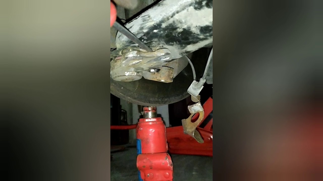 Cambio de rotula de suspensión con pernos o remache sin roscas Renault ...