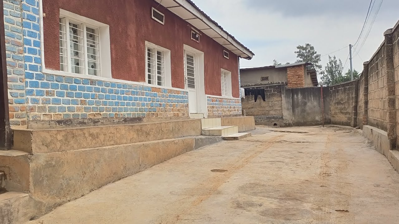 INZU ZINJIZA 500K ZIGURISHWA 45M INYAMIRAMBO HAFI CYANE YA COSMOS ...