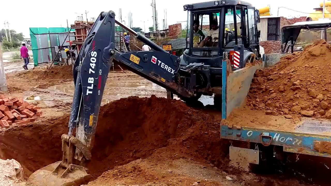 JCB Operator with there powerfull machine. - YouTube