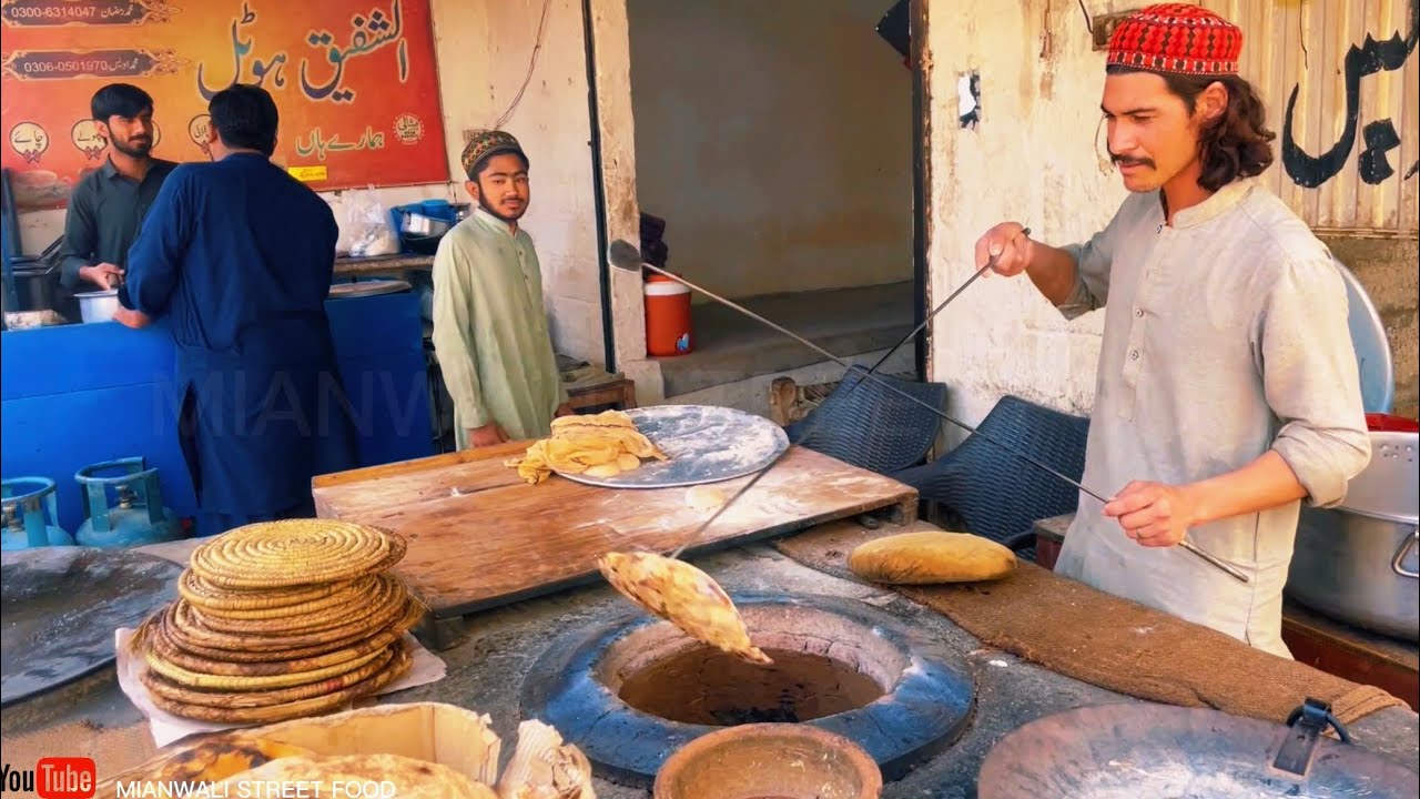 Afghani Tandoori Roti | Mianwali Street food | foodievlog - YouTube