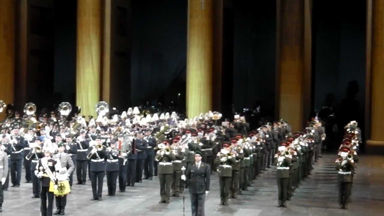 Highland Cathedral - Berlin Tattoo 2011 - YouTube