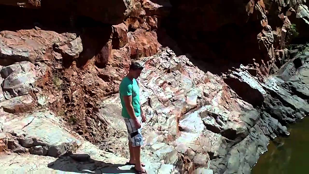 Aboriginal rock paintings just out of Mt Isa - YouTube