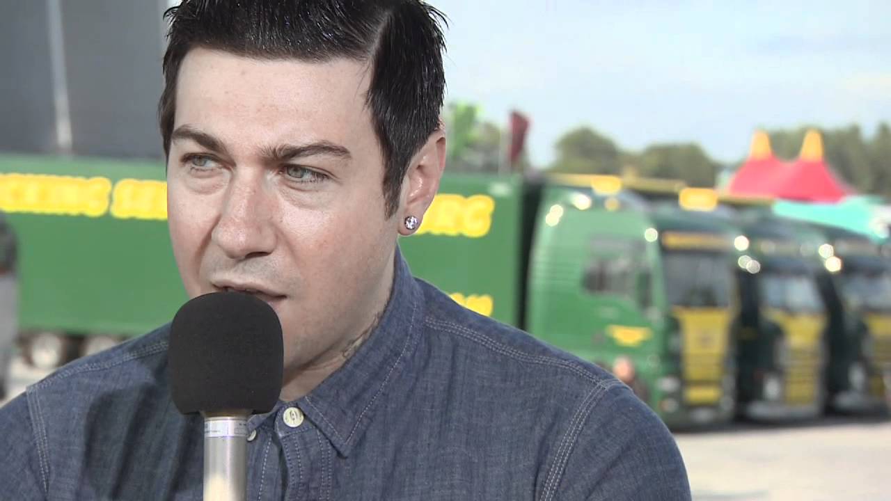 The Lowdown @ Download 2011: Avenged Sevenfold - YouTube