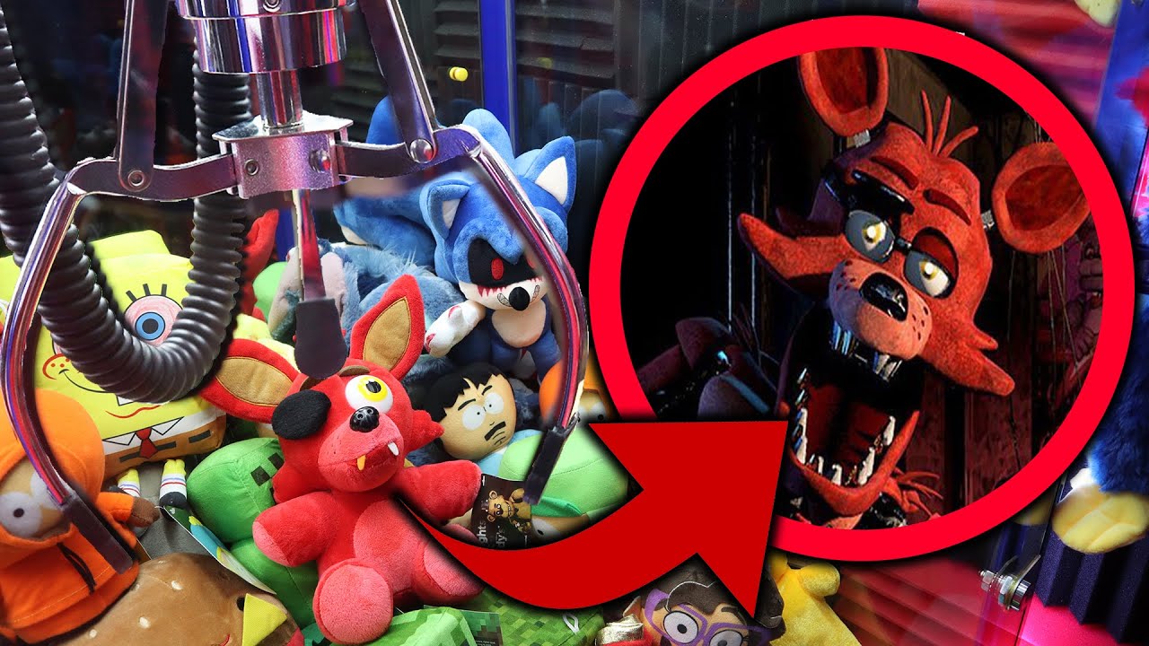 I Found The REAL Foxy INSIDE The Claw Machine - YouTube