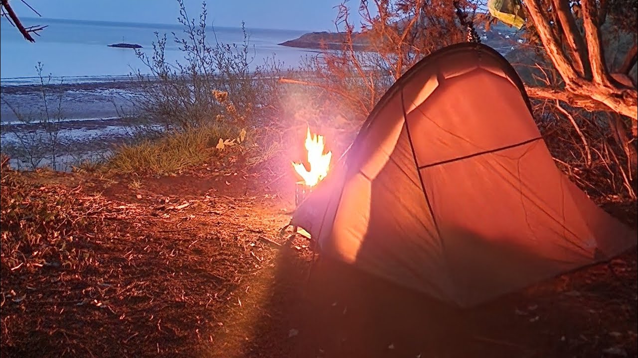 A cheeky relax camp out ..oex bobcat I - YouTube