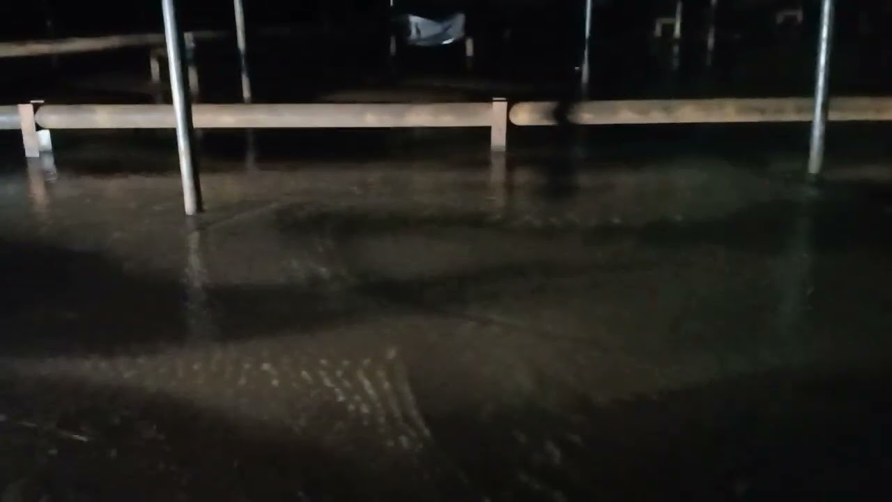 Hydro Testing of single deck floating roof tank - YouTube