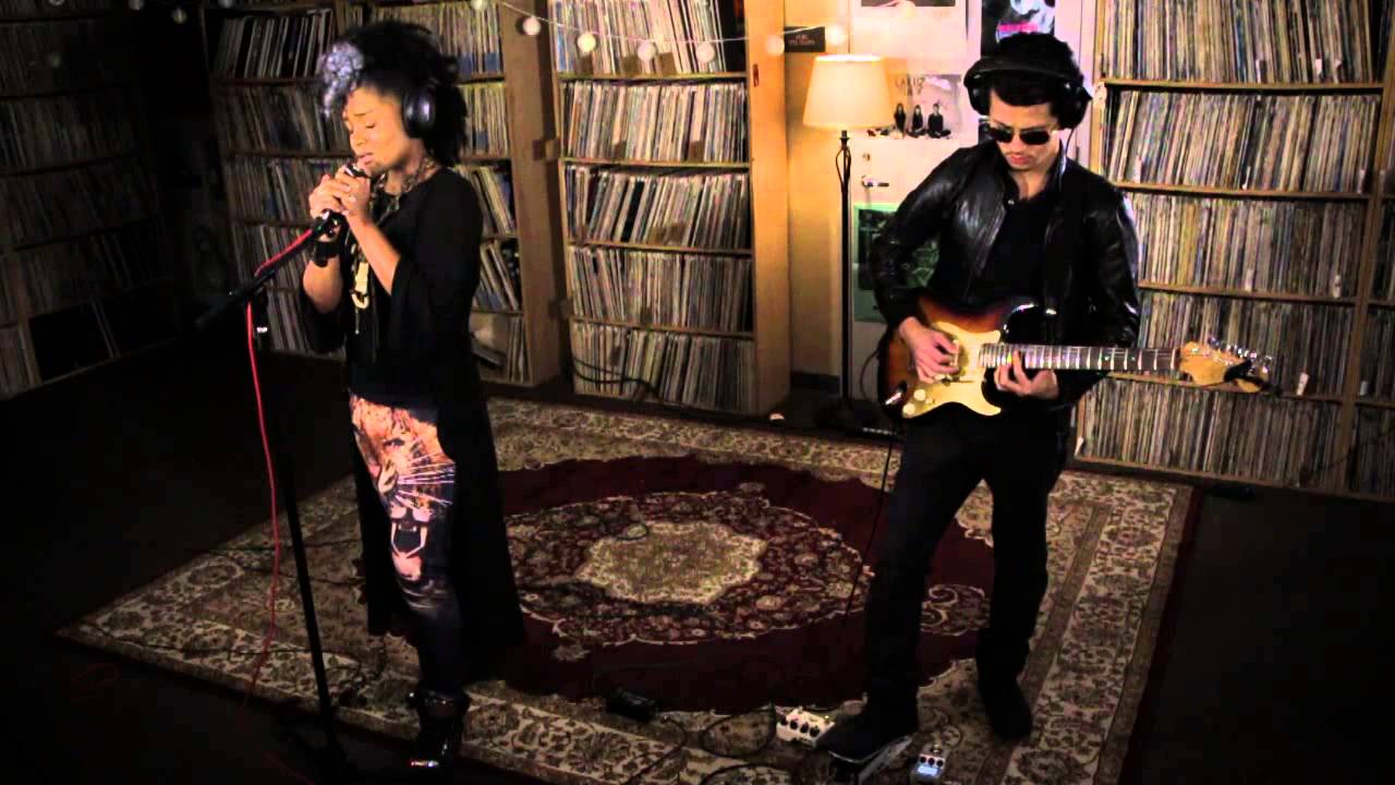 WHUS Studio Sessions: Devyn Rose performs "Falling 4 U" - YouTube