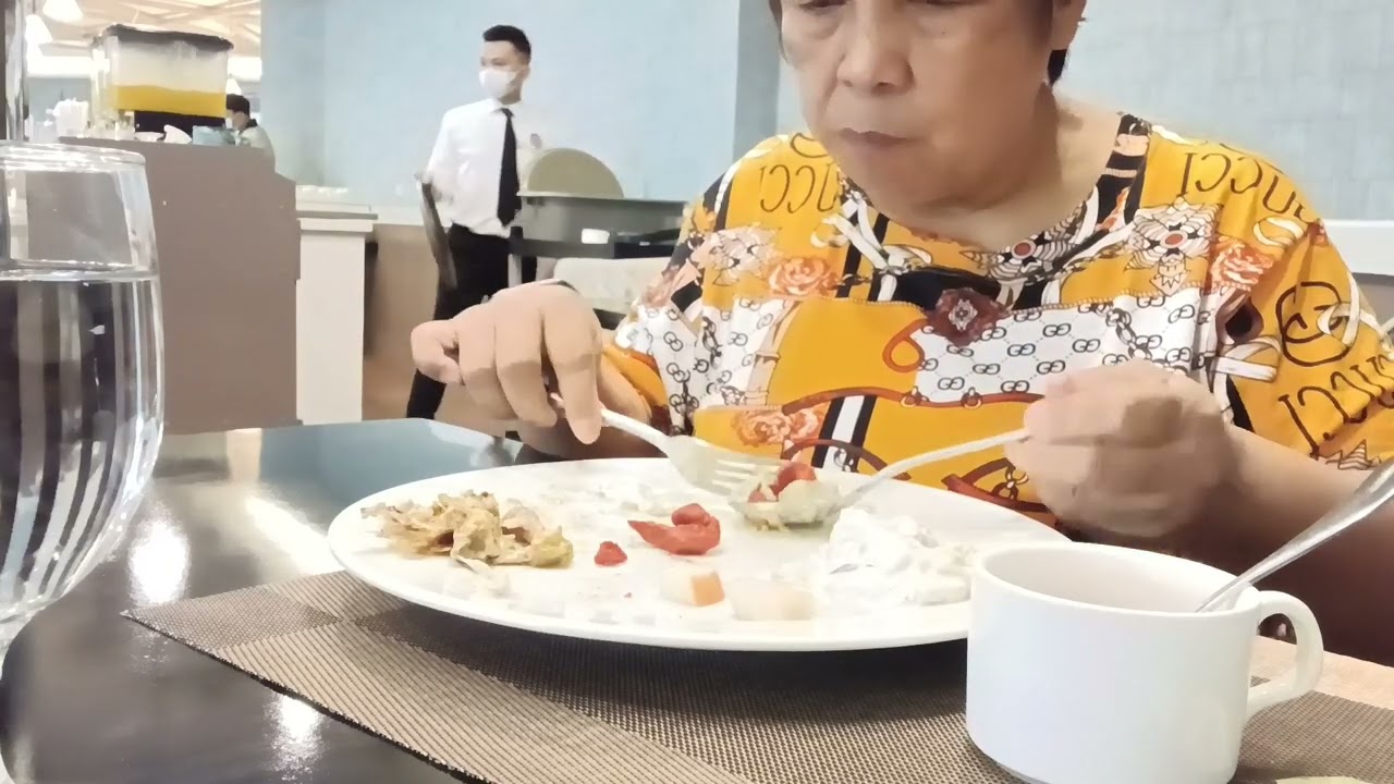 Buffet Break Fast at Green Leaf Hotel Gensan (part 2) - YouTube