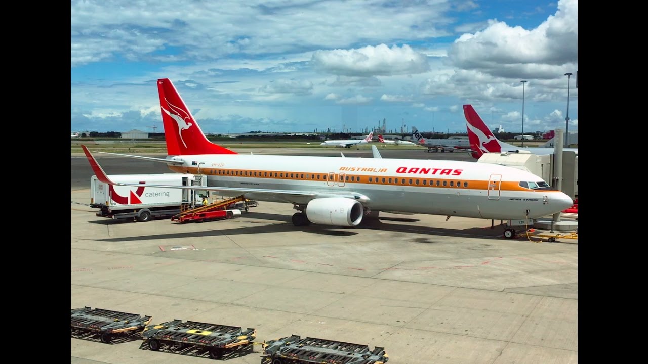 Qantas Business Class - B737-800 - "Retro Roo" - Brisbane to Sydney ...