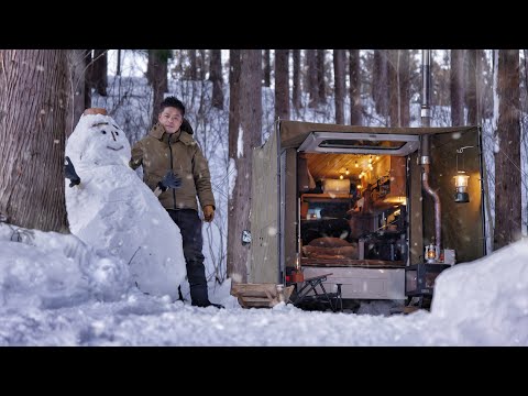 Dün gece karda arabada ve dev bir kardan adam. [Rahatlatıcı doğa ASMR]