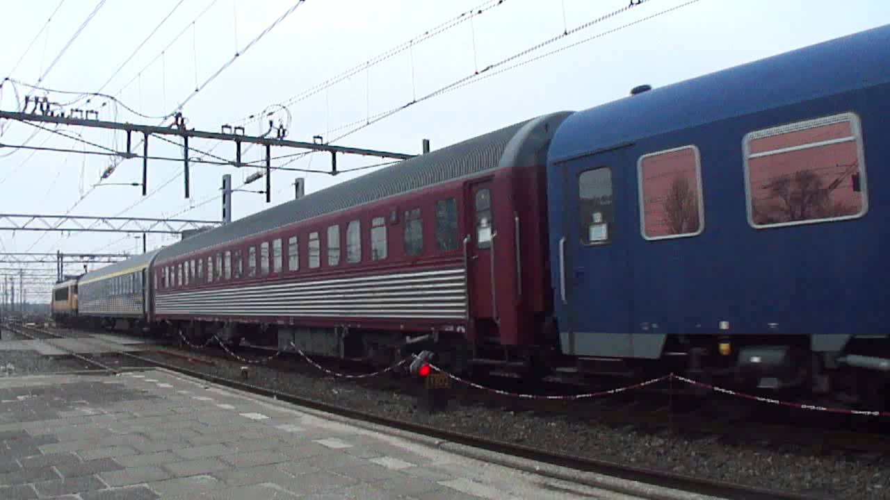 NS 1732 with "alpen express" leaving Utrecht Centraal - YouTube