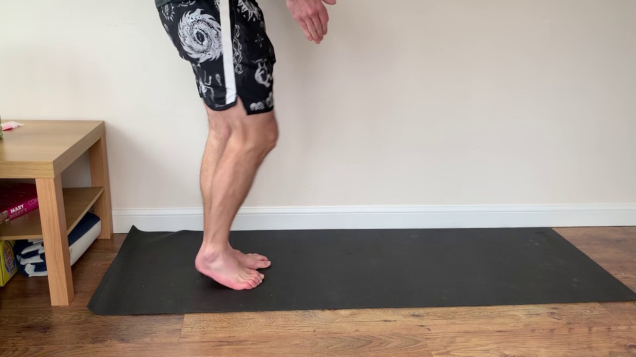 Walking Hip Flexor Stretch - YouTube