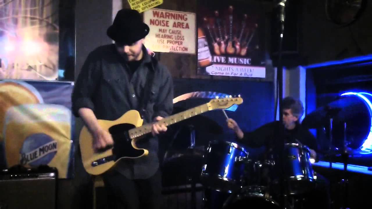 A bit of Magic Sam Boogie at the Blues Jam - YouTube