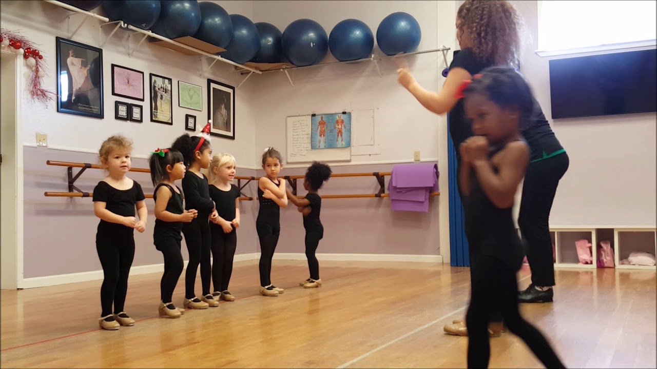 3 years old dance class - YouTube