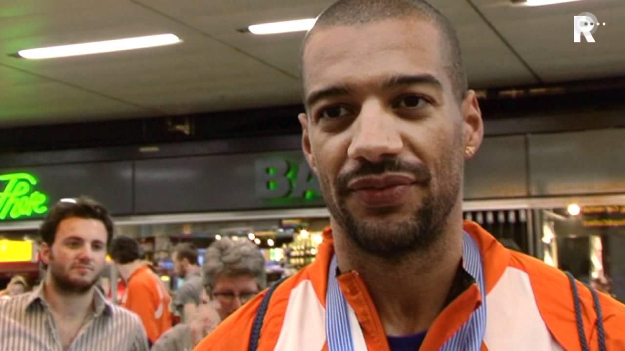 Patrick van Luijk bij terugkeer in Nederland - YouTube