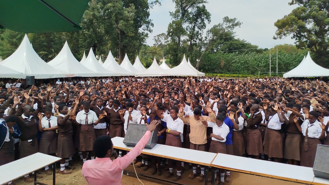 UNASTAHILI KUABUDIWA || OGANDE GIRLS - YouTube