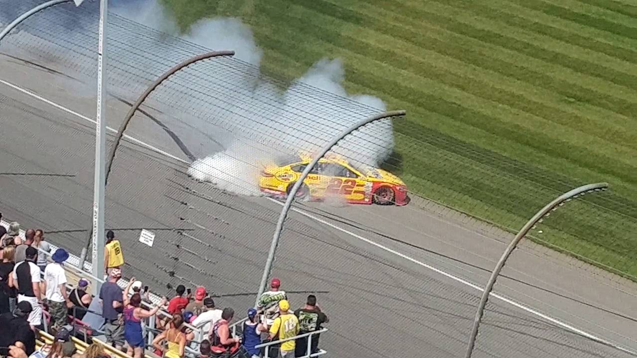 Joey Logano Victory Burnout 2016 Firekeepers Casino 400 Michigan - YouTube