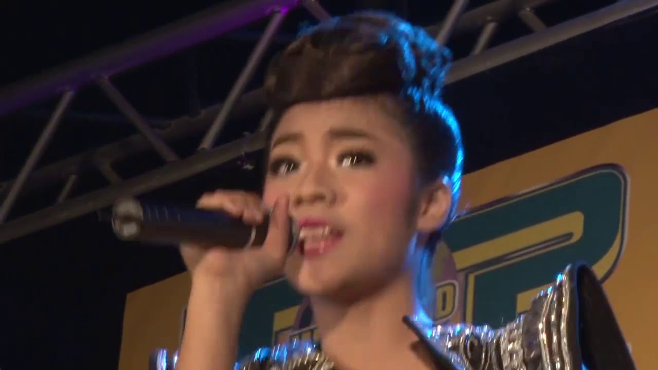 โอ๊ะ โอ๊ย อย่าทำให้รักได้ไหม (อาย) (8คนสุดท้าย)hello Idol"s) - YouTube