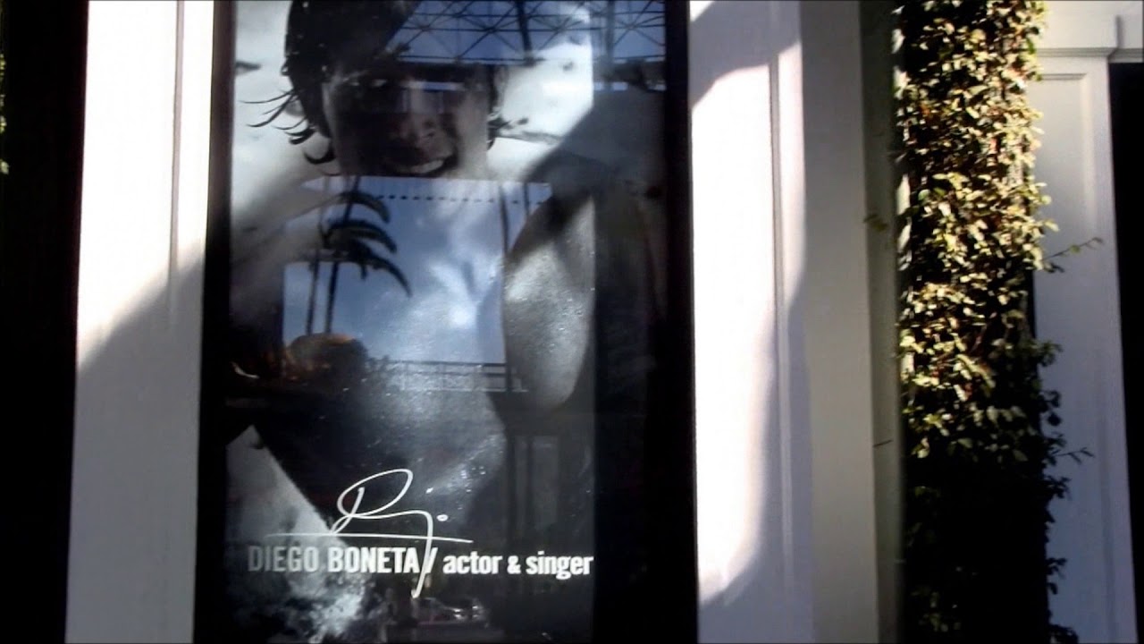 Wing Pang having fun in CityWalk - YouTube