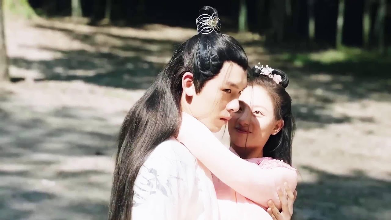 The foolish young master suddenly becomes a kung fu master to protect the girl who was hurt for ...