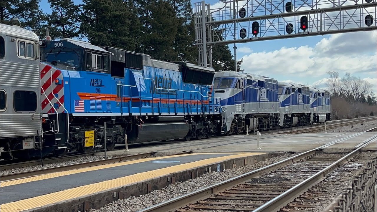 Metra 512 leading a train with Metra 506, 78, 75 and 81 towed at River ...