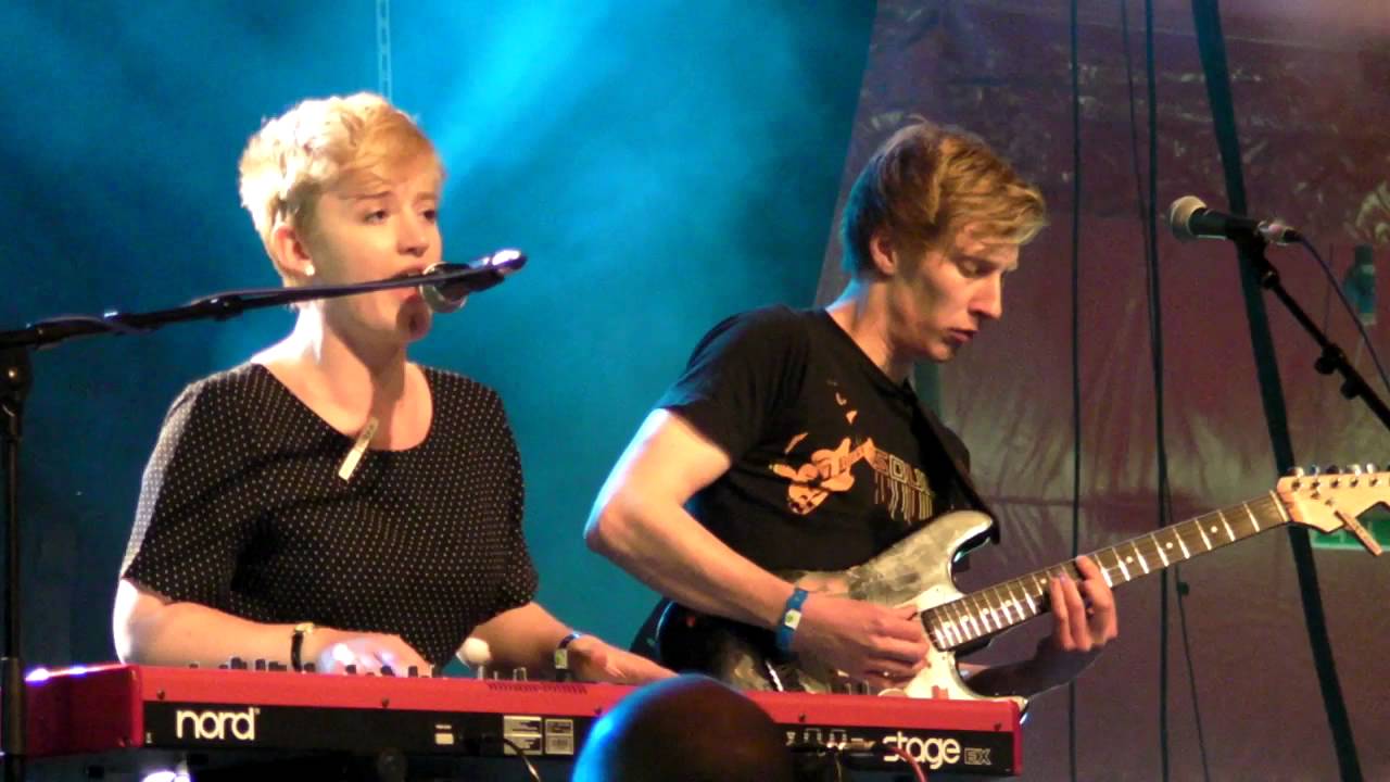 Jenny Hallam - Summer Song (live at Wychwood festival - 8th June 12 ...