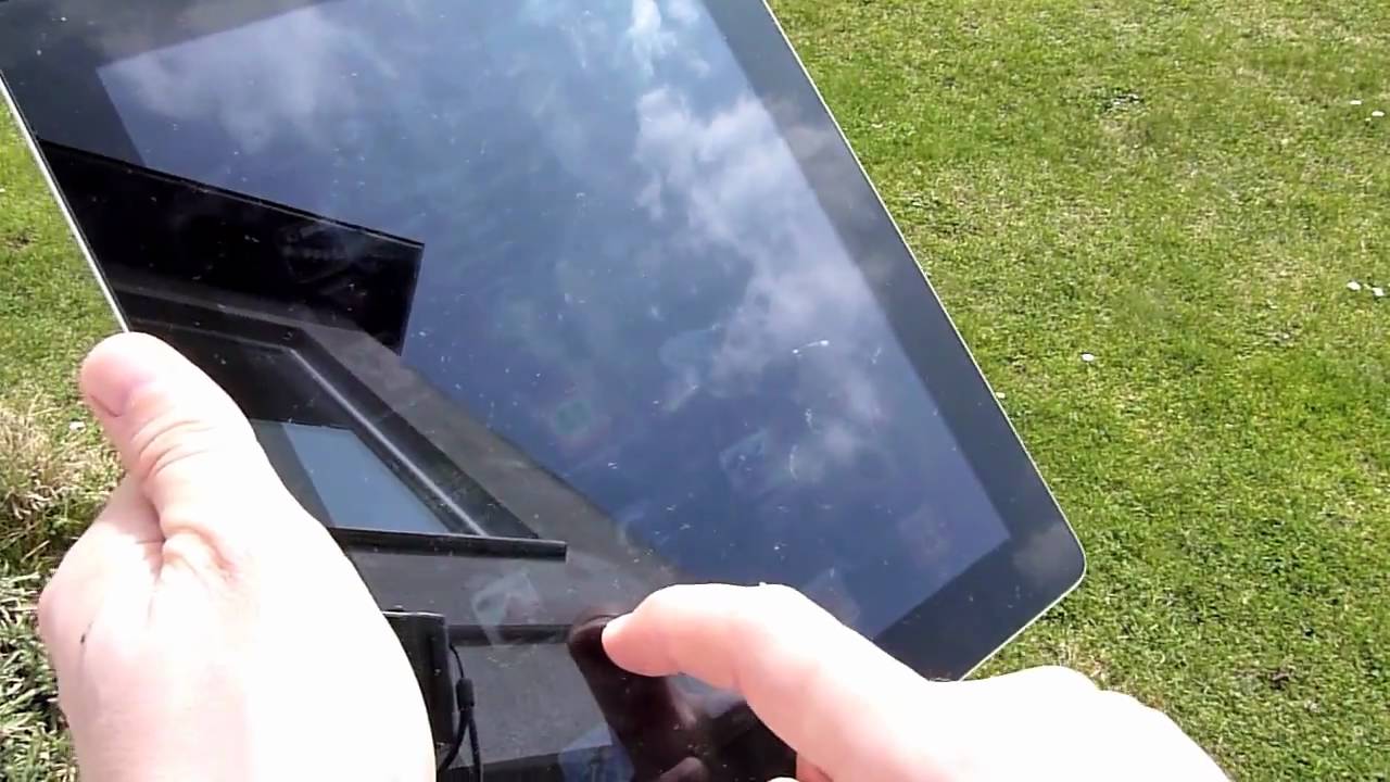 iPad 2 Outdoor Display Test - YouTube