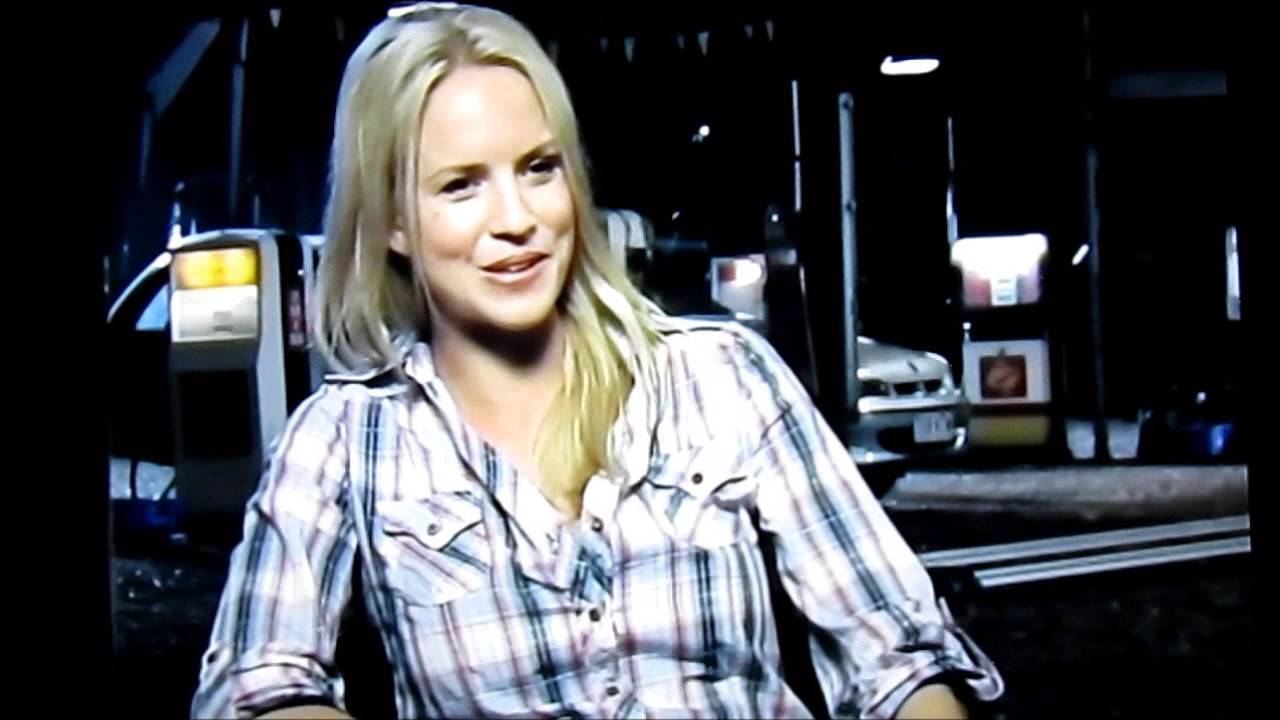Behind the scenes featurette - Savages Crossing (2011) - YouTube