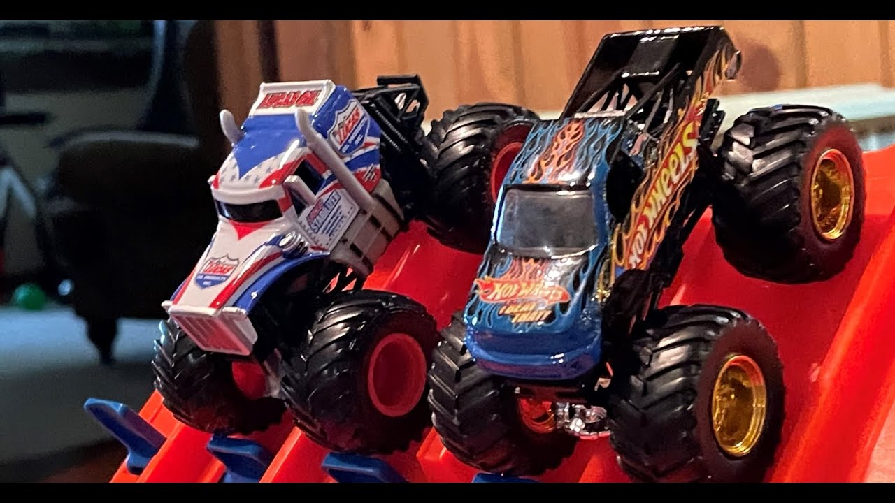 Monster Jam Racing - YouTube