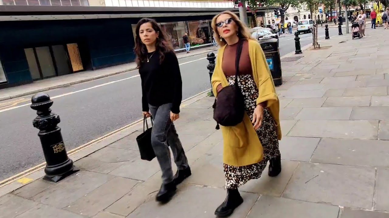 Autumn Street fashion in London. How to dress beautiful every day ...