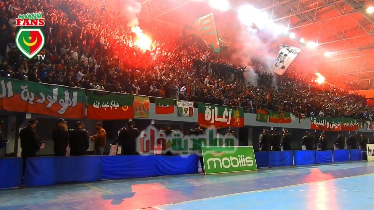 الأجواء التي صنعها أنصار المولودية بقيادة أولترا حب وعقلية بقاعة حرشة HANDBALL MCA 2022 - YouTube