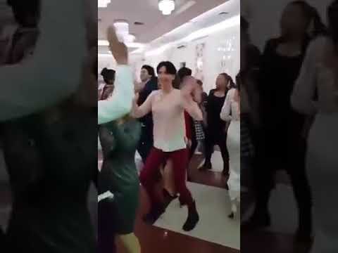 Toyda aile dağidan qadin