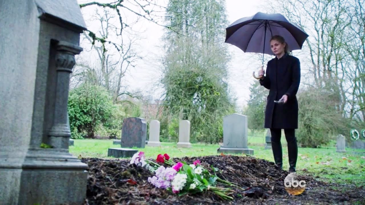 OUAT 5X21 "Last Rites" Emma se despide de Hook/ Emma Cries At Killian's ...