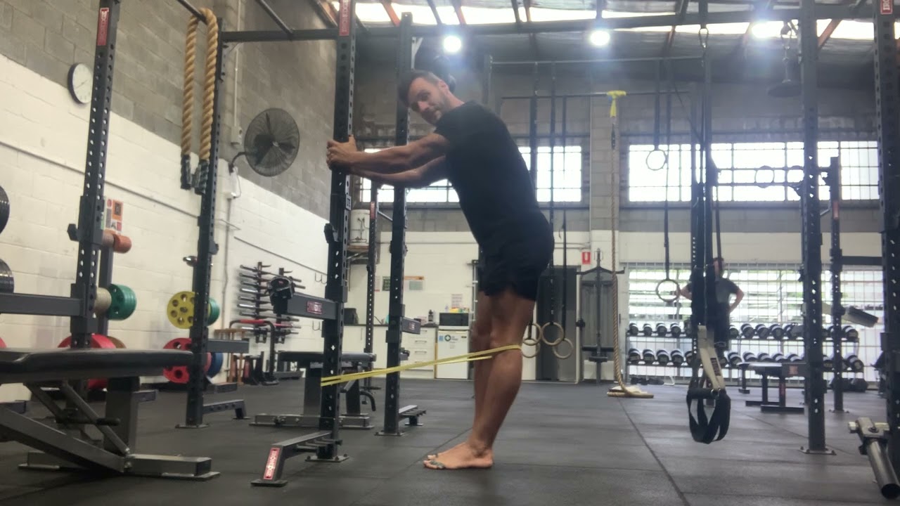 Banded Knee Extension - YouTube