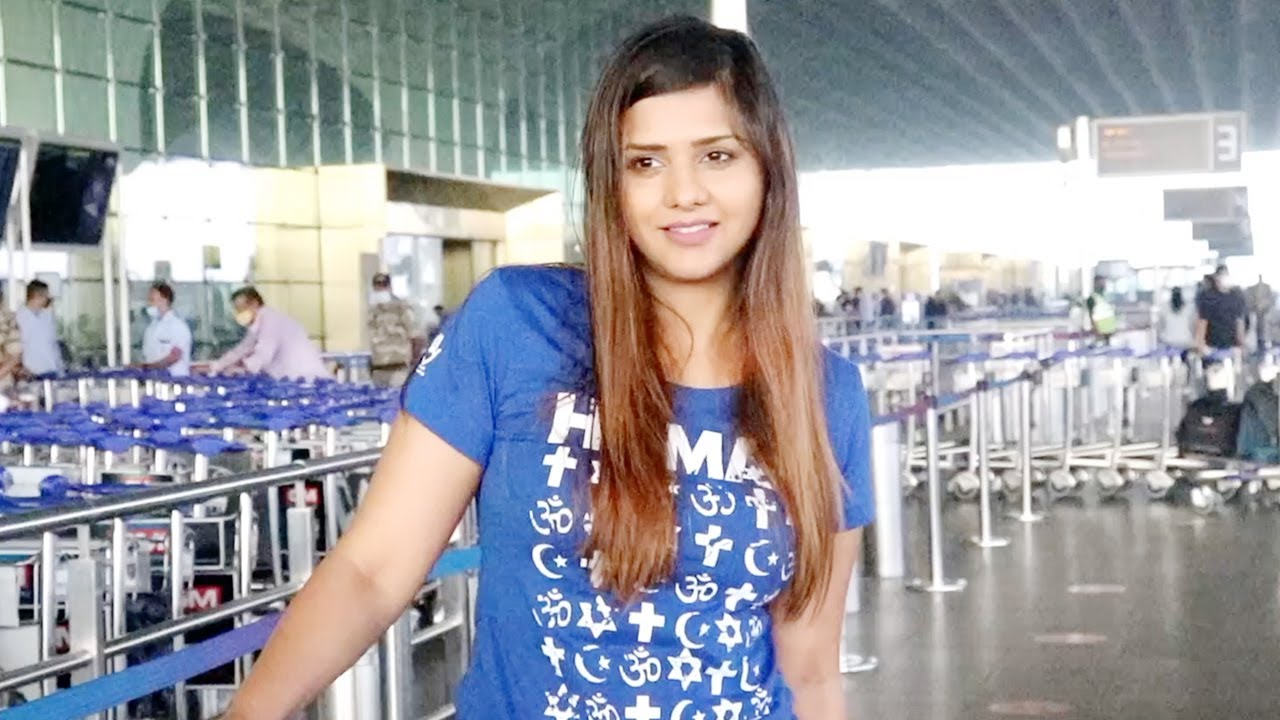 Daljit Kaur Spotted At Airport Flying From Mumbai | Shudh Manoranjan ...